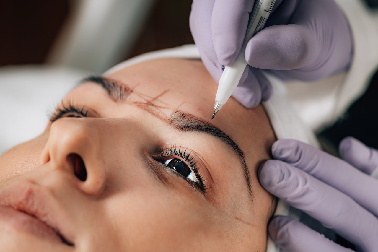 Microblading raté : comprendre, prévenir et rectifier